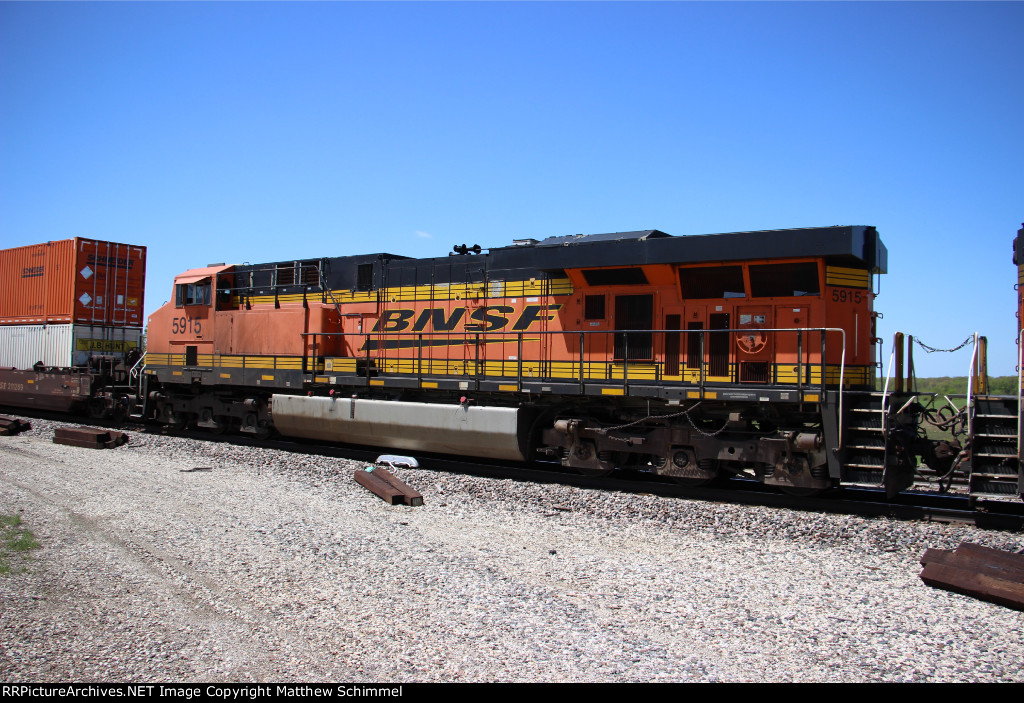 BNSF 5915